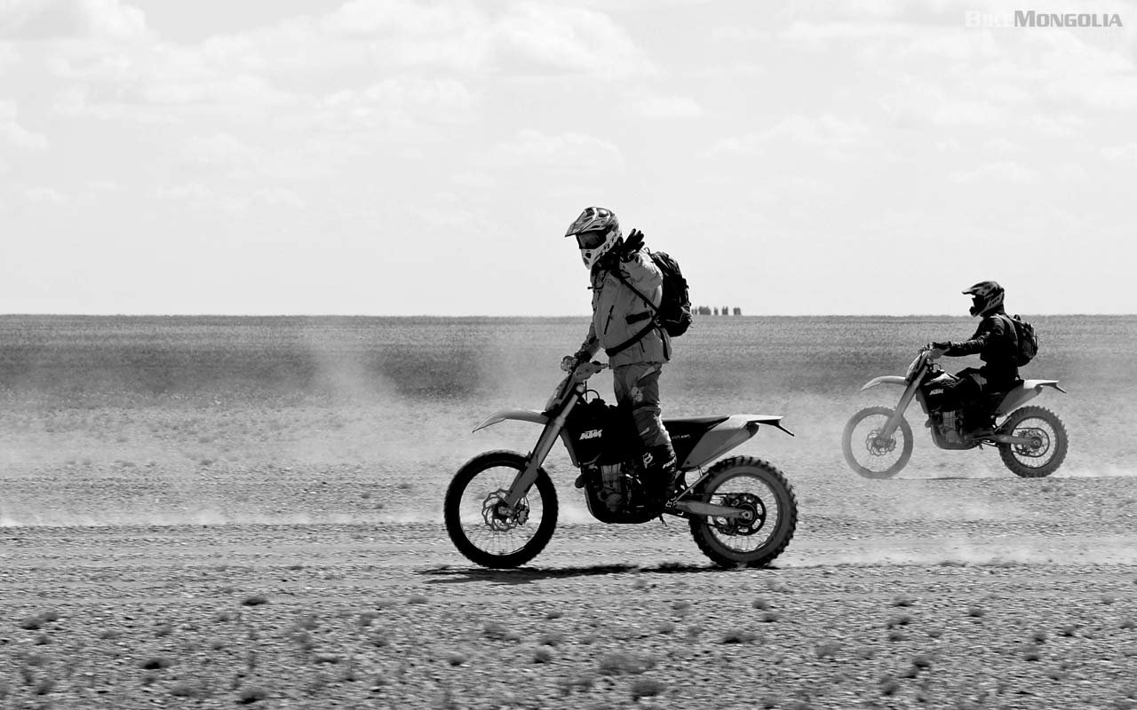 Middle Gobi Off-Road Motorcycle Tour in Mongolia